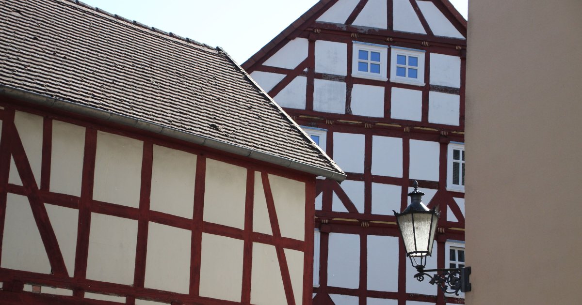 Instandsetzung von Fachwerk, Fassade, Holzsprossenfenstern ...